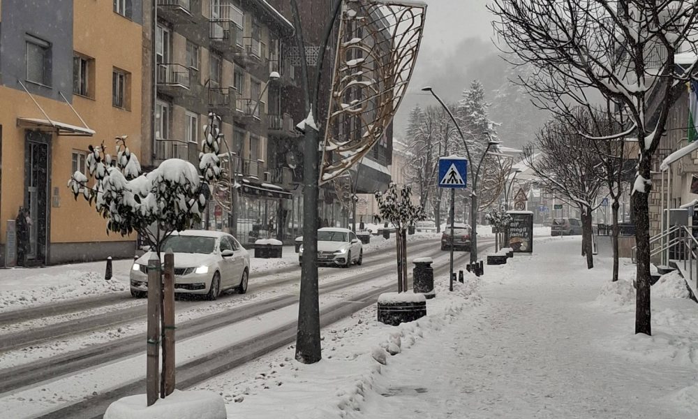 Tri narušavanja javnog reda i jedna saobraćajna nezgoda u Cazinu - Cazin.BA